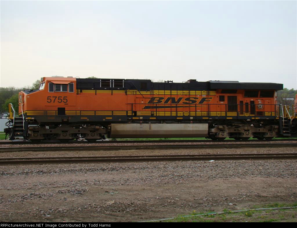 BNSF 5755